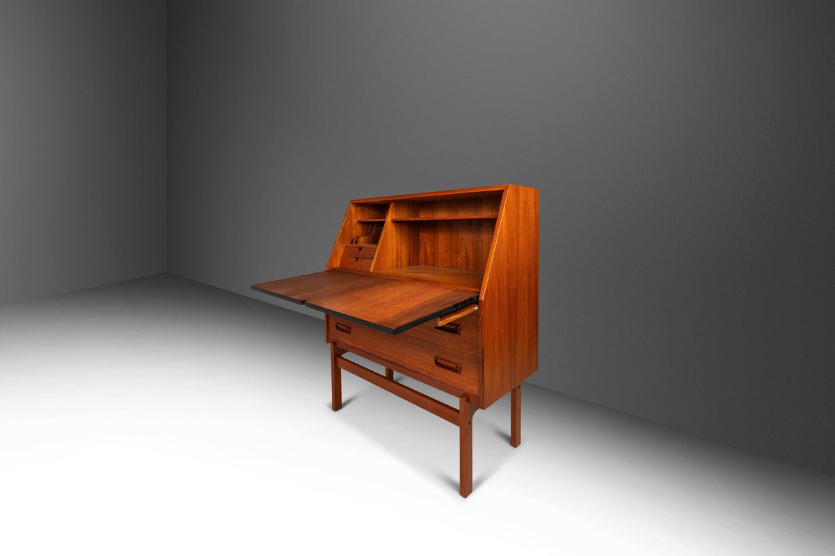 Danish Modern Model 68 Secretary Desk in Teak by Arne Wahl Iversen Vin
