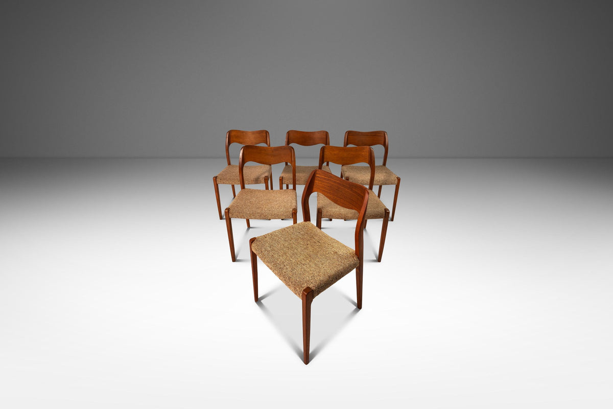 Set of Six (6) Møller Model #71 Dining Chairs in Solid Teak Original F