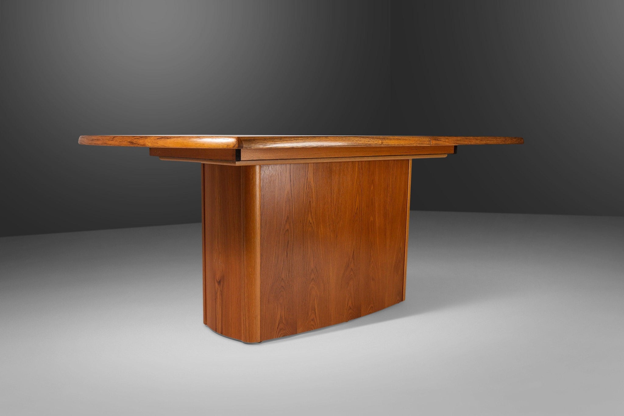 Hidden Leaf Table