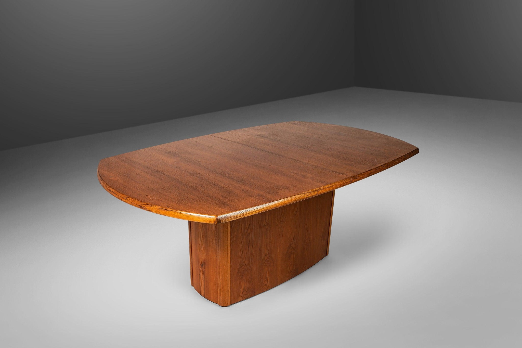 Hidden Leaf Table